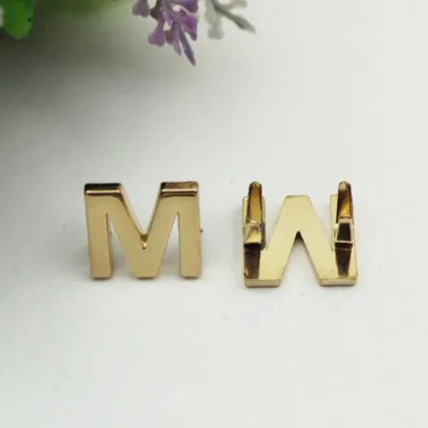 Серьги пусеты буква M, золотистый цвет