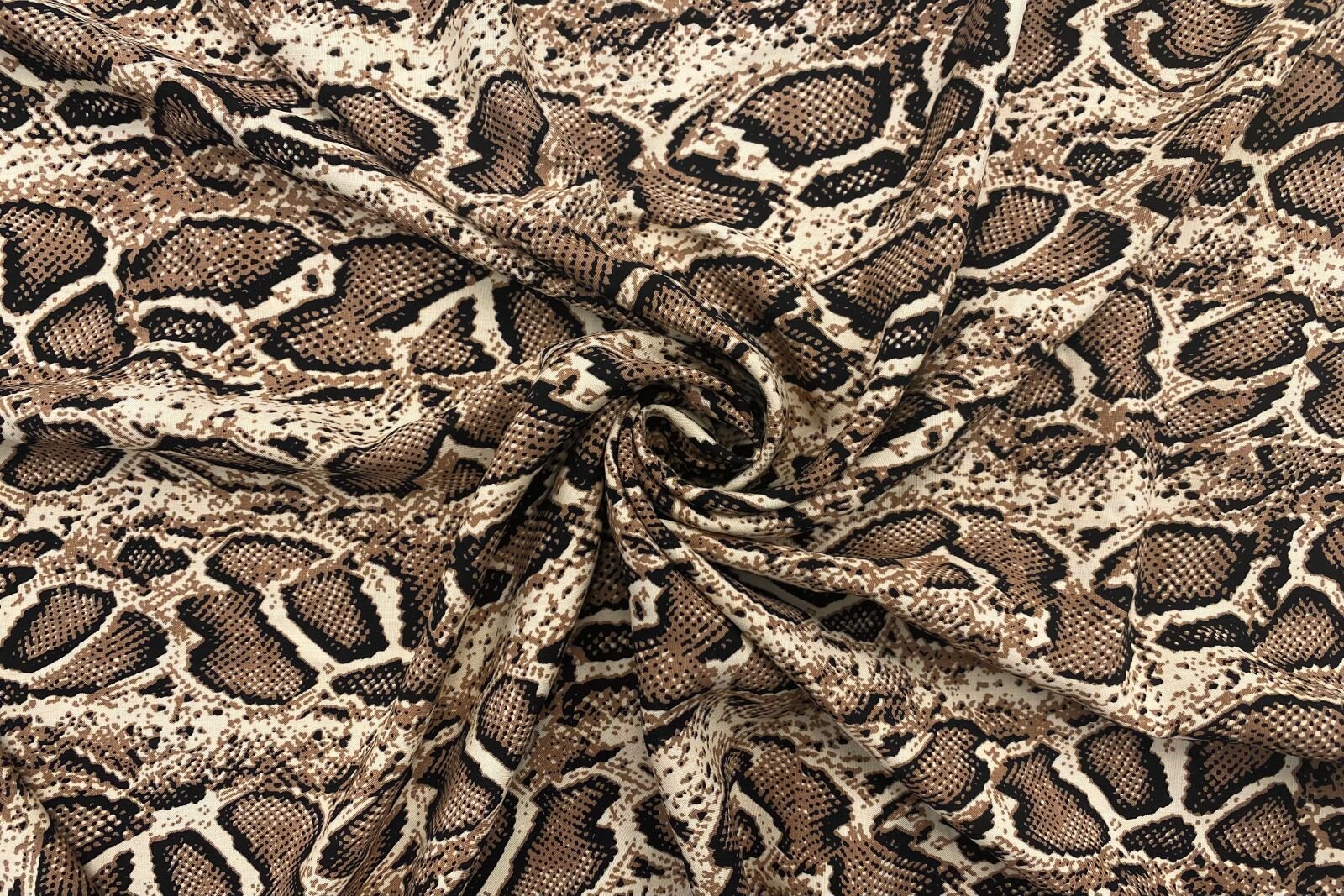 Ткань Вискоза плательная с узором питон, 165 г/пм, ш148см, 0,5 м