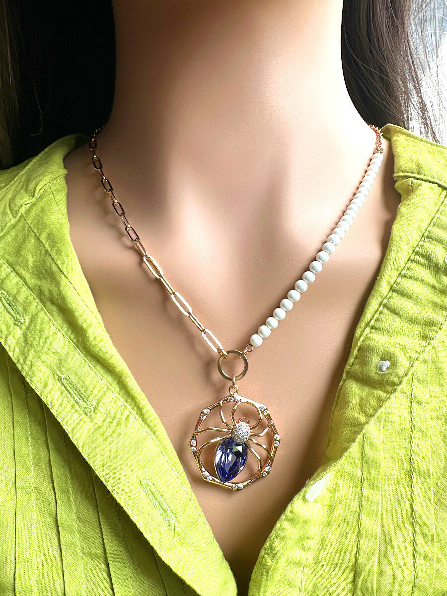 Колье, жемчуг имитация, кристаллы Swarovski, фианит