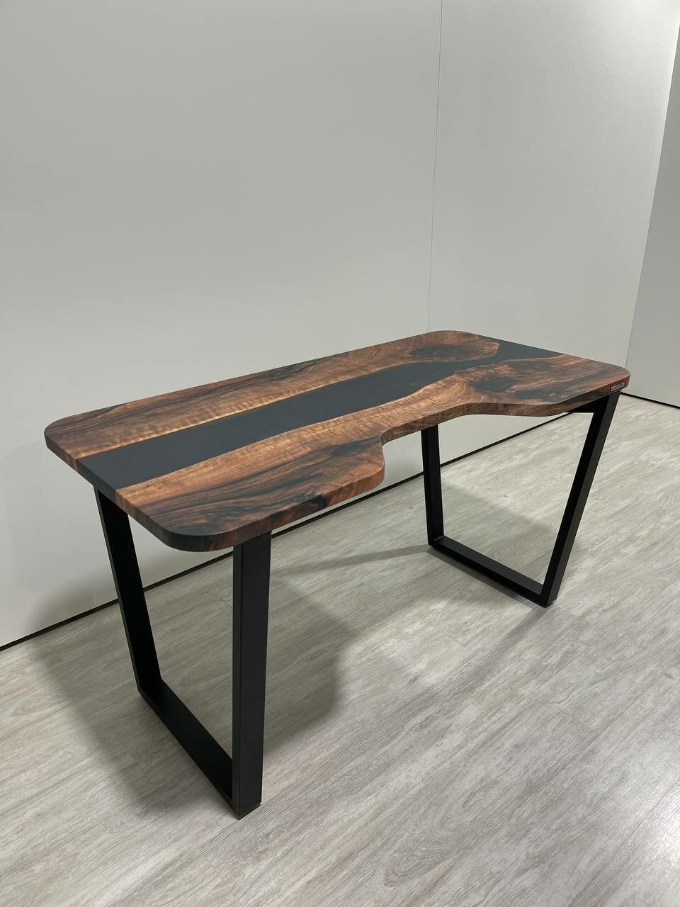 Стол письменный компьютерный игровой с вырезом THETABLE 3.26/140х70 см, высотой 77 см