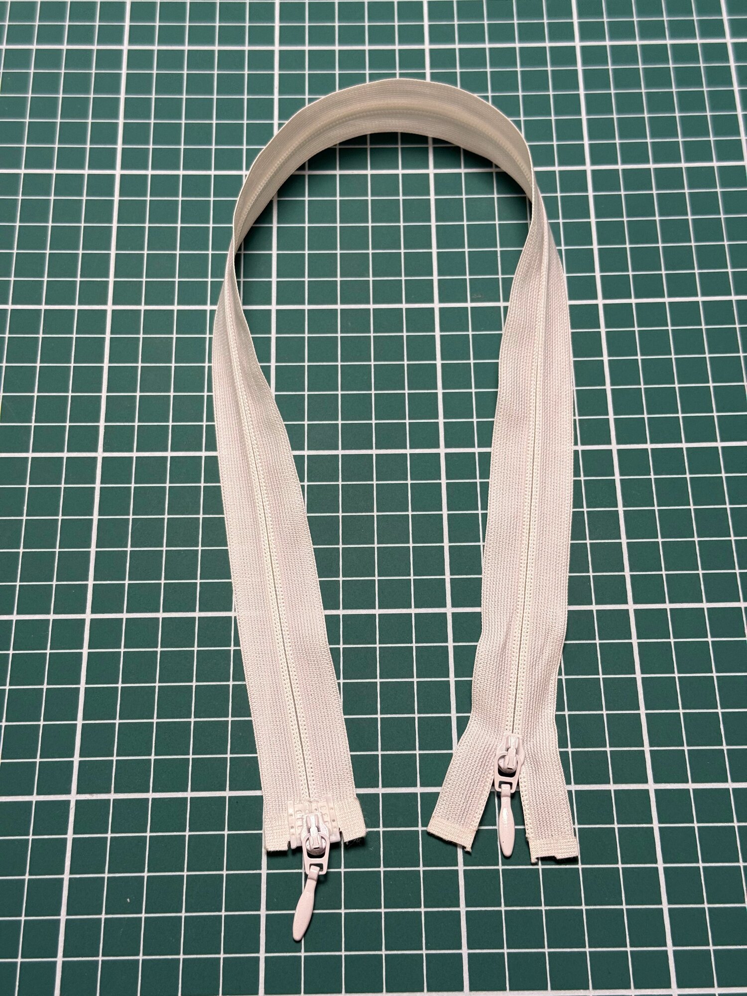 Молния Потайная , 2 замка, цвет белый, 50 см, цена за 1 штуку.