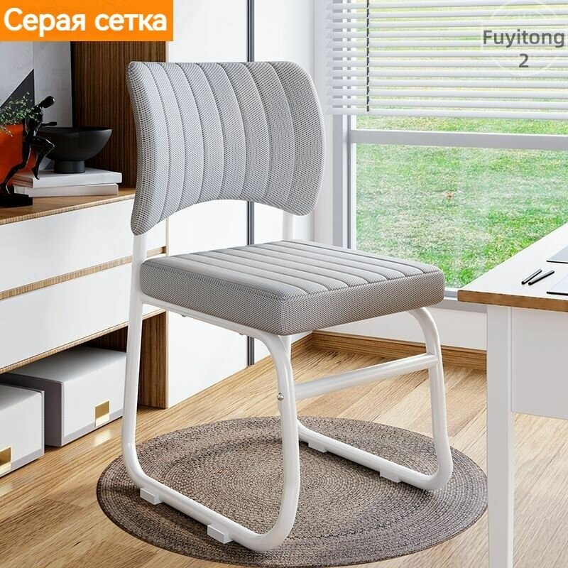 Удобное кресло для отдыха: с усиленной стальной рамой и упругой подушкой сиденья, обитое приятной на ощупь сетчатой тканью.