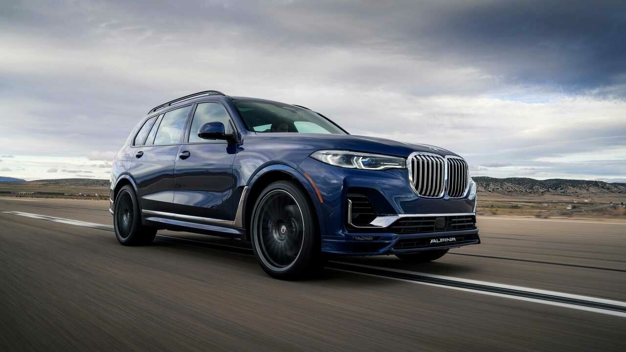 Картина на холсте 110x60 LinxOne "БМВ Кроссовер Синий Движение" интерьерная для дома / на стену / на кухню / с подрамником