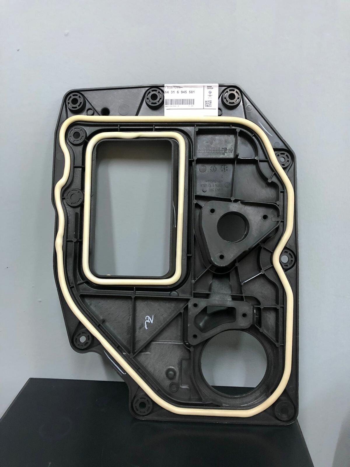 Уплотнит. рамка щита передка в салоне 64316945581 BMW