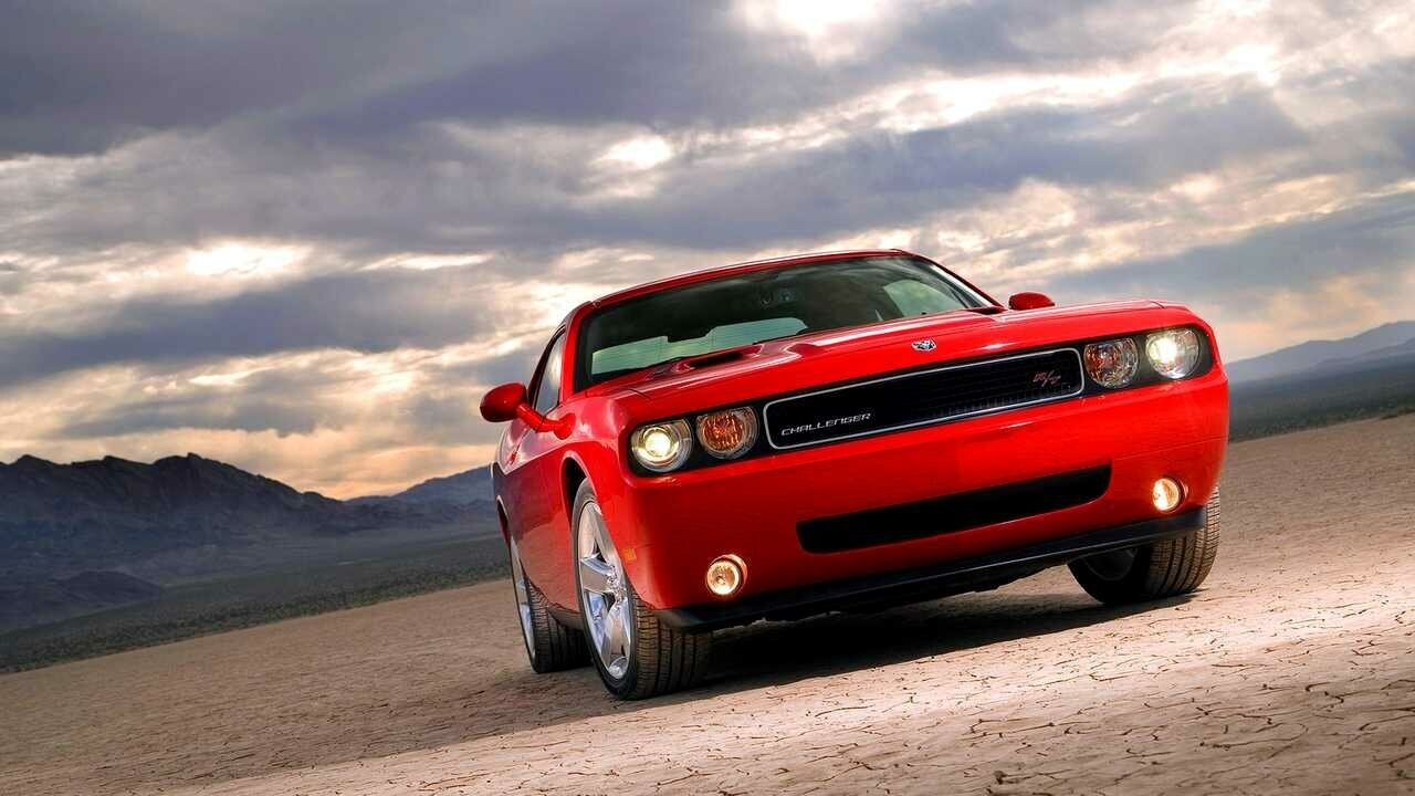 Картина на холсте 60x110 LinxOne "Dodge авто Challenger красный" интерьерная для дома / на стену / на кухню / с подрамником
