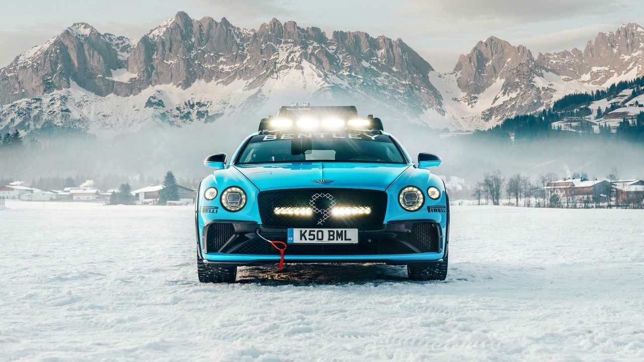 Картина на холсте 60x110 LinxOne "Bentley Continental" интерьерная для дома / на стену / на кухню / с подрамником