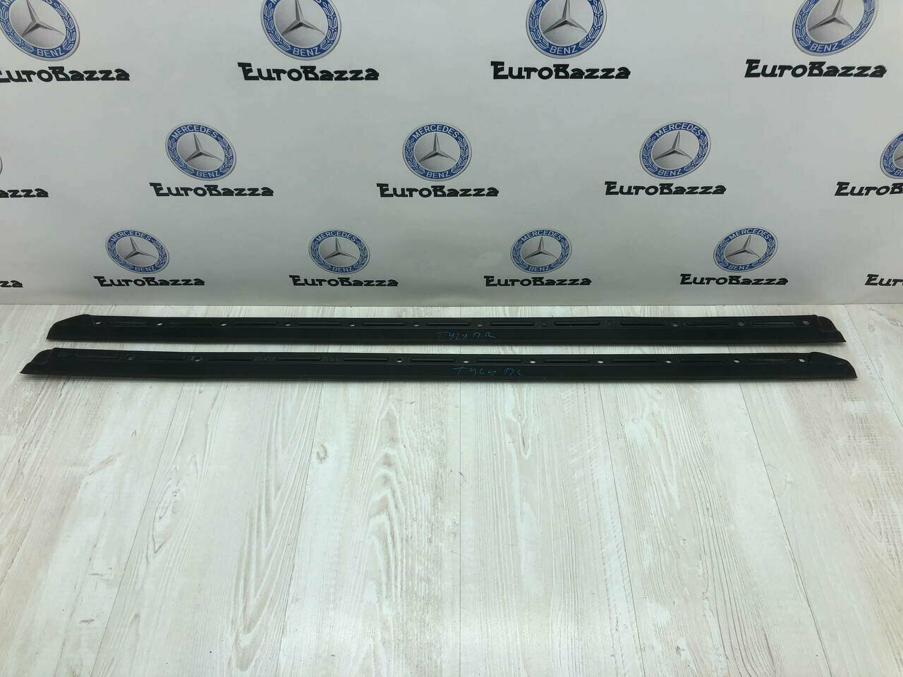Нижний уплотнитель передней двери Mercedes W251 A2516903362