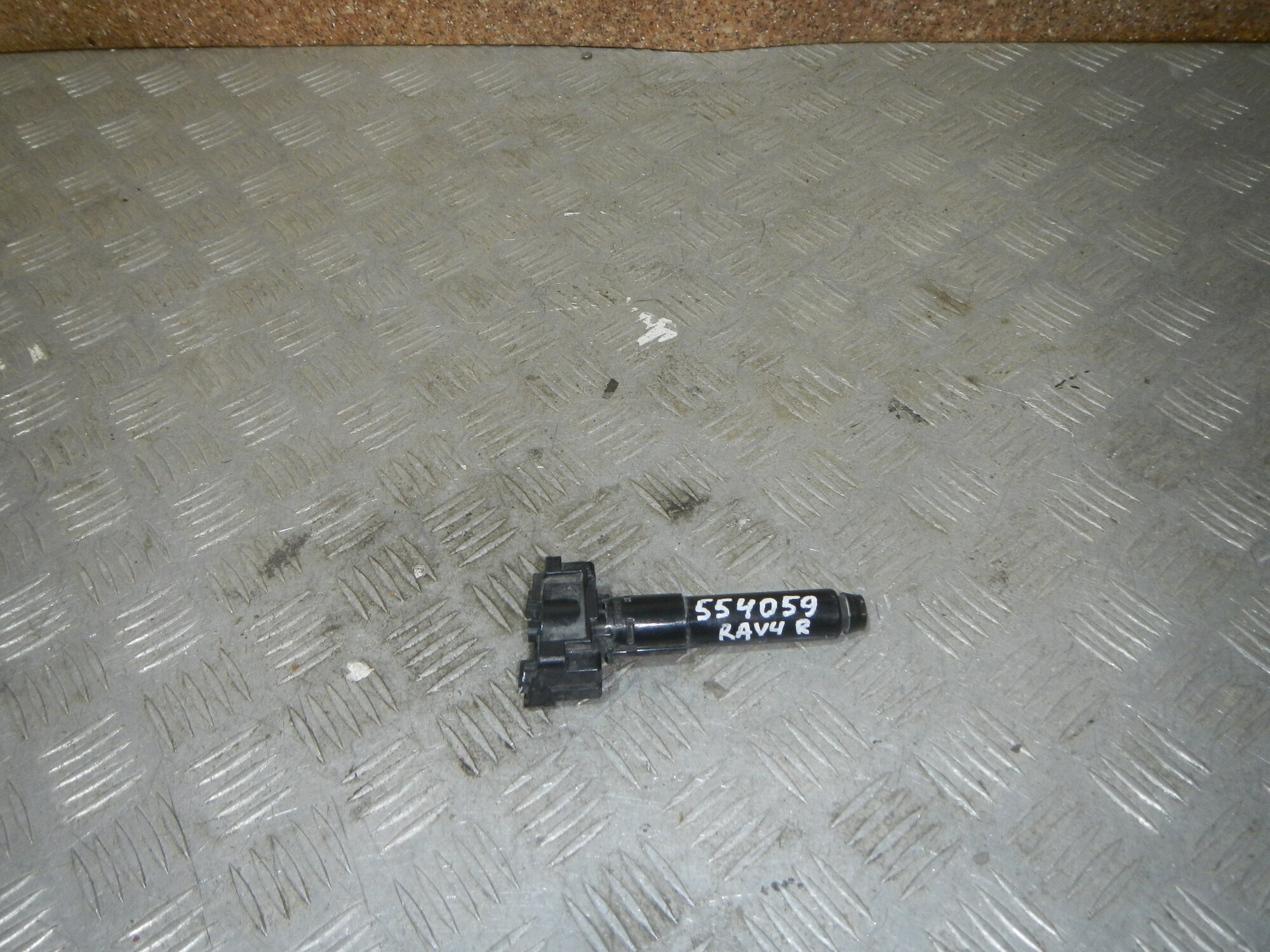 Б/У Форсунка омывателя фары, Toyota (Тойота)-RAV4 (13-) TOYOTA RAV4 (13-) Правая,15-. Сломано крепление. 554069 TOYOTA ар...