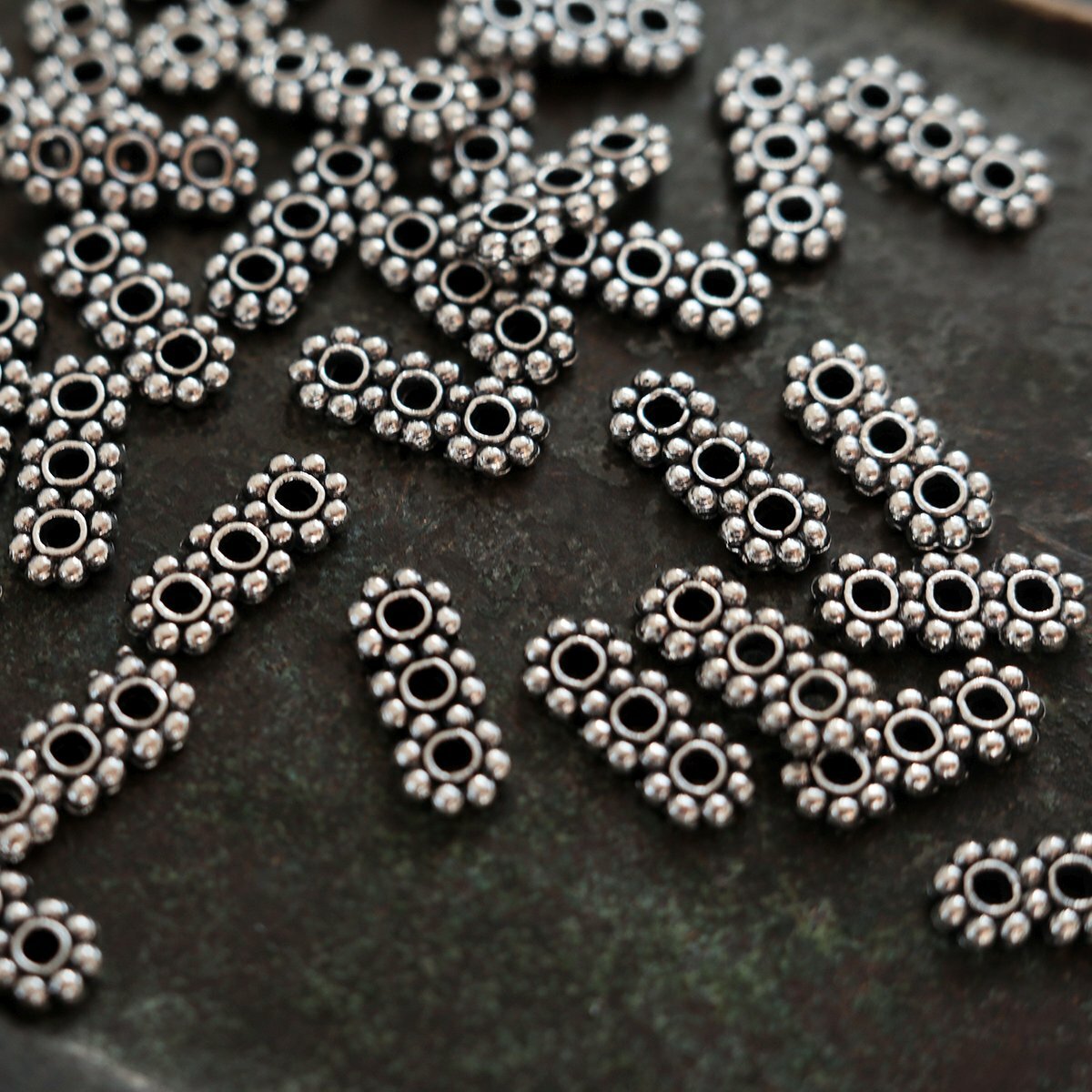 Разделитель 3-отв. для бусин (уп 25 шт) / спейсер, цвет античное серебро, 10.5x4.3 мм