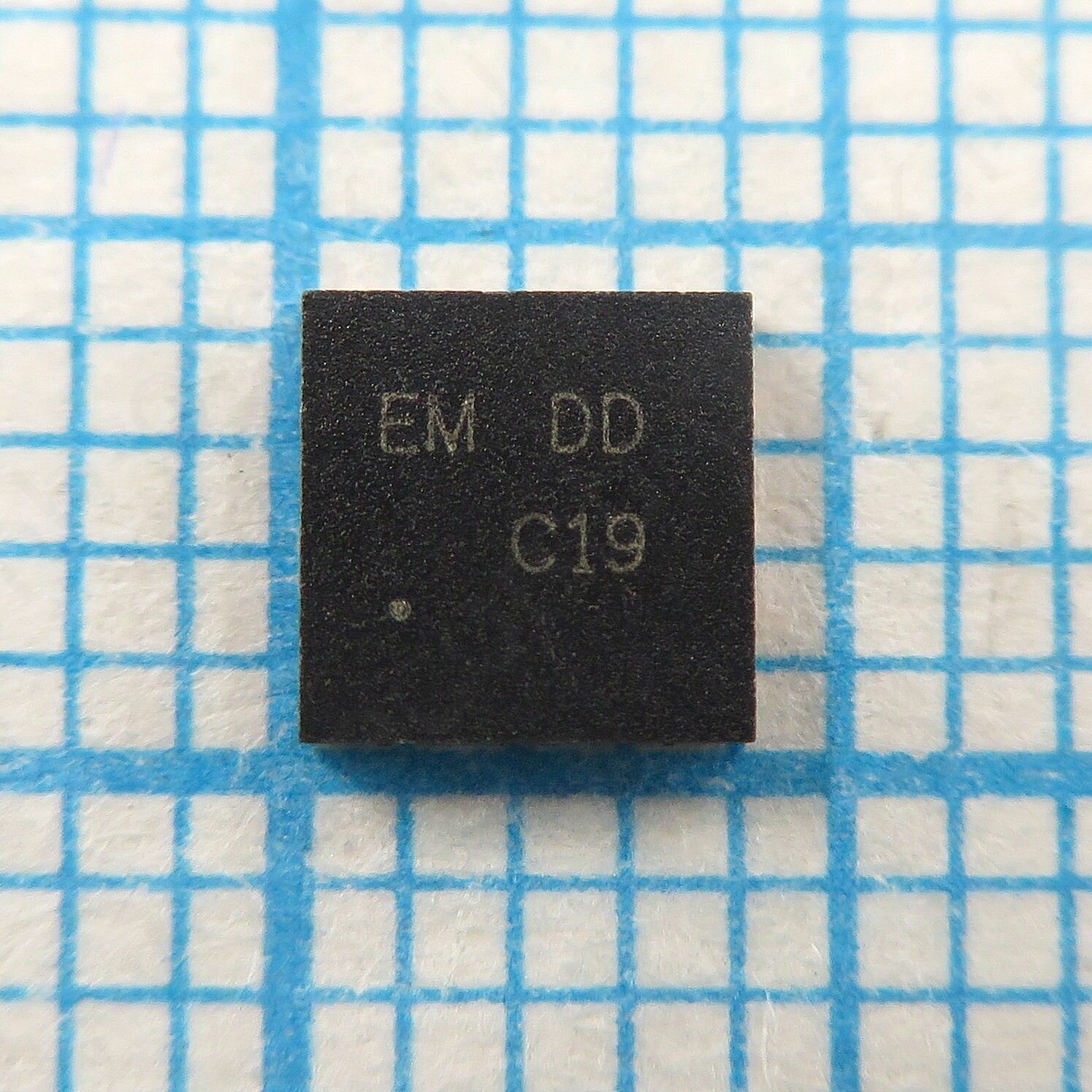 RT8205LGQW RT8205L EM= - Двухканальный ШИМ контроллер