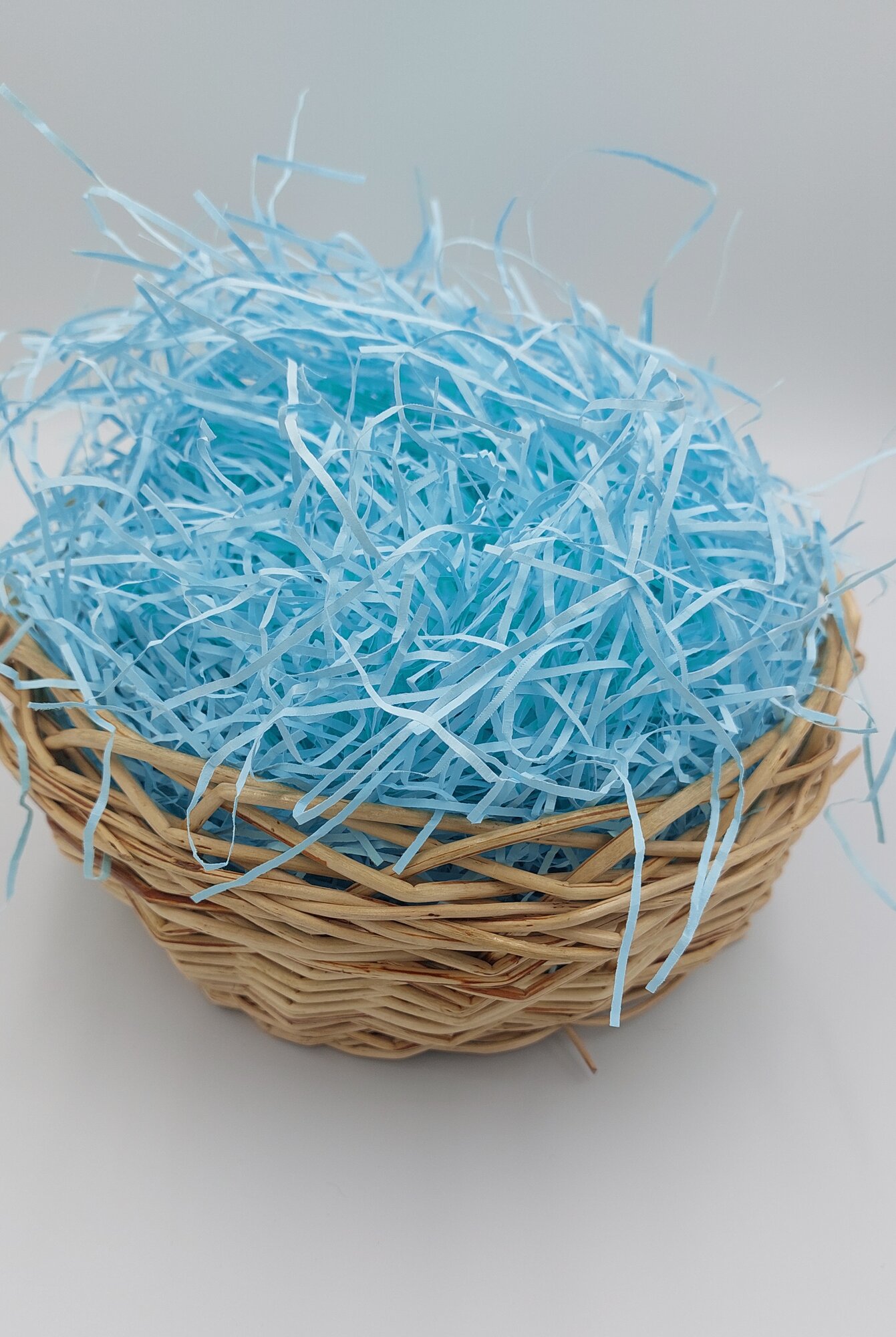 Бумажный наполнитель для подарка 50 грамм голубой