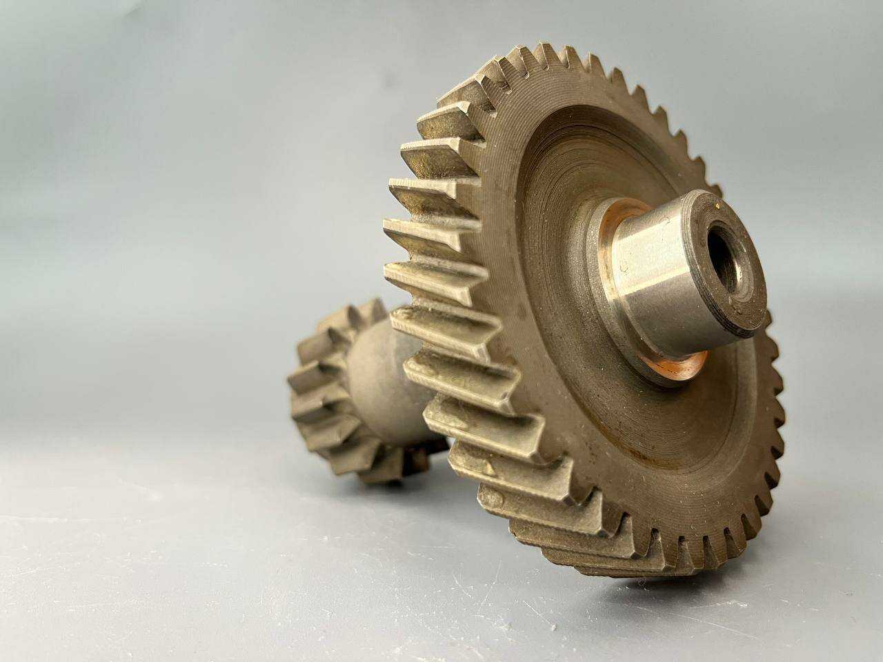 Вал промежуточный КПП 5-й передачи стар. обр. 15 зуб. (малый)