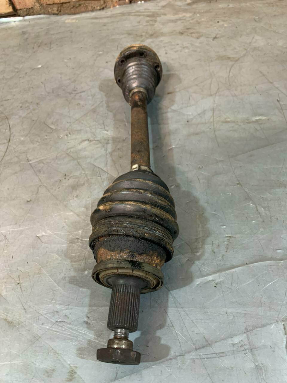 Полуось передняя левая Volkswagen Polo 4 (2001 - 2005) 6Q0407271AT