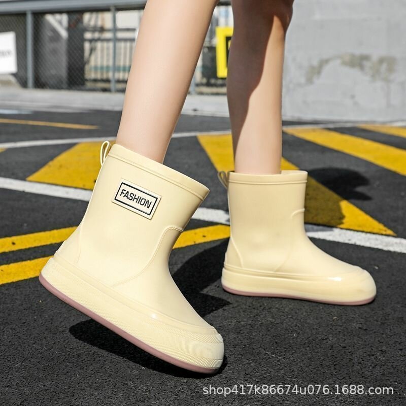 Женские модные новые водонепроницаемые сапоги на шнурке, нескользящая обувь для ходьбы по воде, подходящая для ношения на открытом воздухе, резиновая обувь для студентов, теплые водные сапоги с флисовой подкладкой.