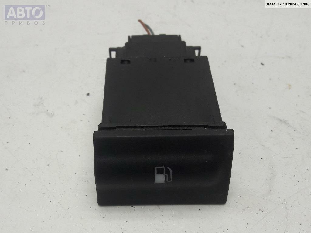 Кнопка открывания лючка топливного бака Skoda Octavia mk1 (A4 1U) 1996-2010