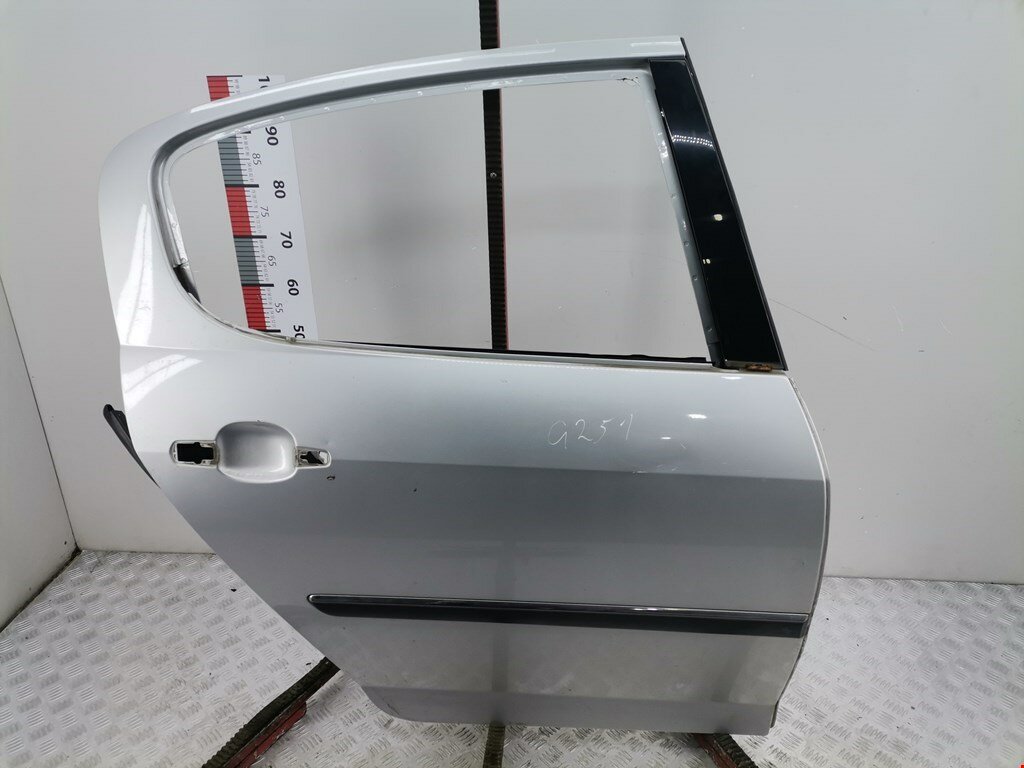 Дверь задняя правая Peugeot 407 9008N1 арт. 2008474