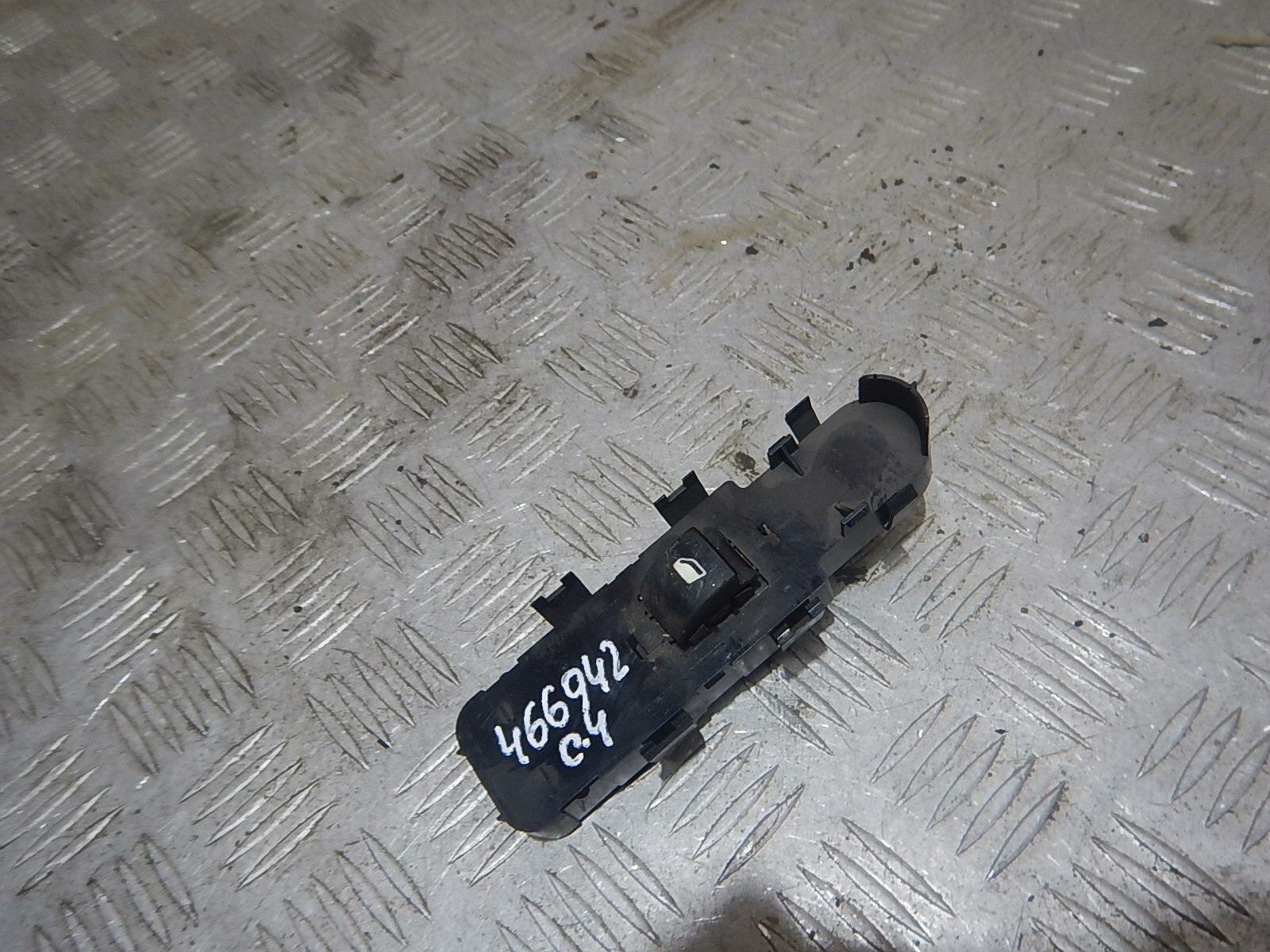 Б/У Кнопка стеклоподъемника, Citroen (Ситроен)-C4 (04-11) CITROEN C4 (04-11) Потертости. 466942 Peugeot-Citroen арт. 965...