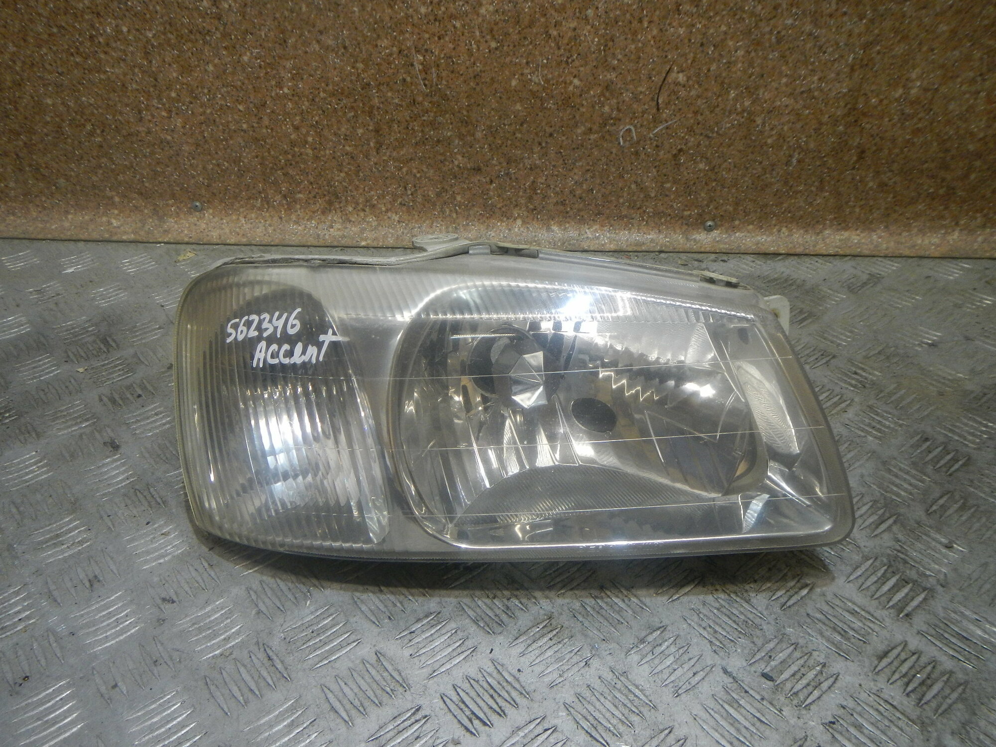 Б/У Фара правая, Hyundai (Хендэ)-ACCENT (00-12) HYUNDAI ACCENT (00-12) Depo Дубликат, мелкие царапины, снят корректор. 56...