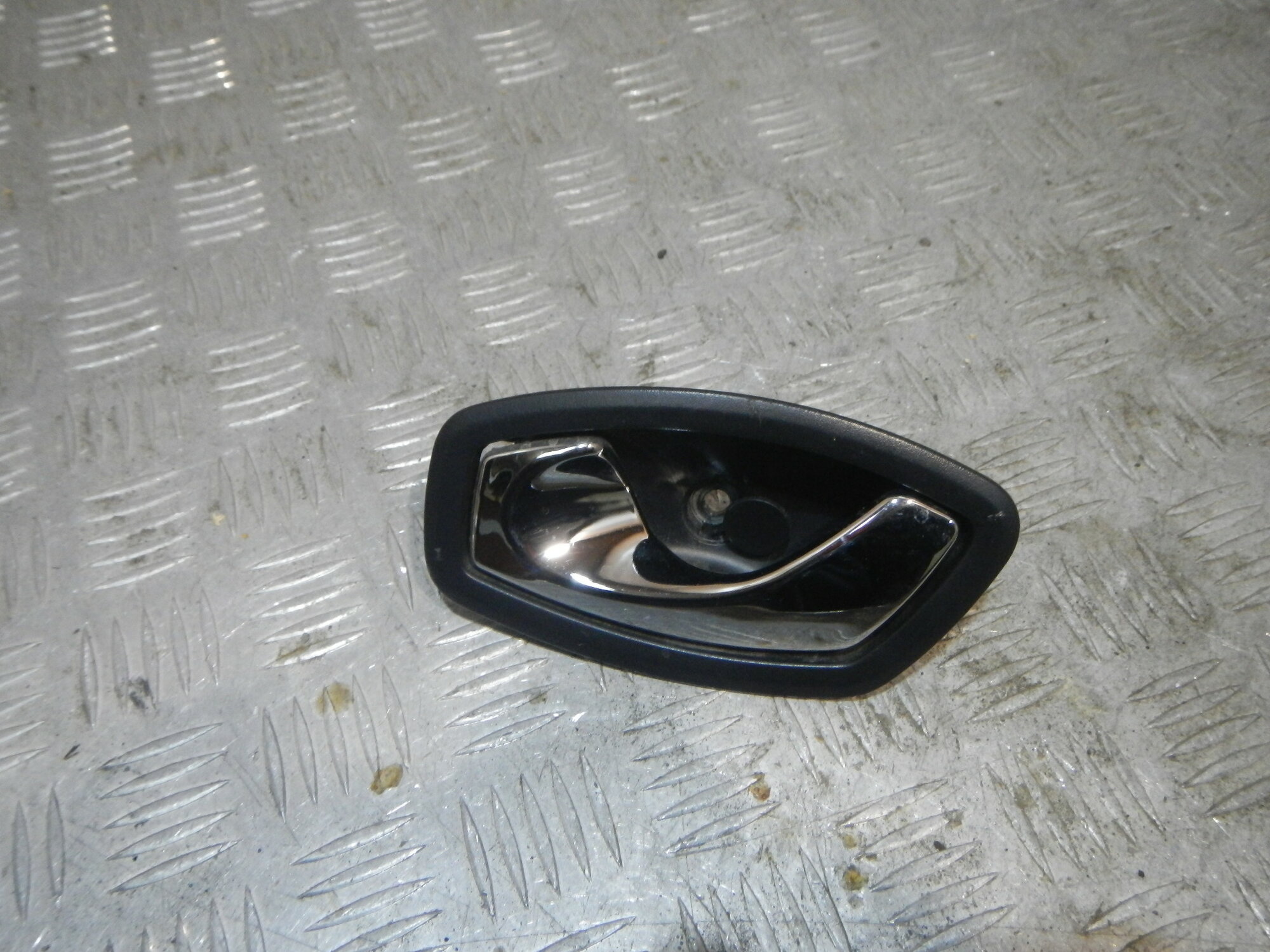 Б/У Ручка двери внутренняя левая, Renault (Рено)-FLUENCE (10-) RENAULT FLUENCE (10-) Царапины. 430377 RENAULT арт. 82673...