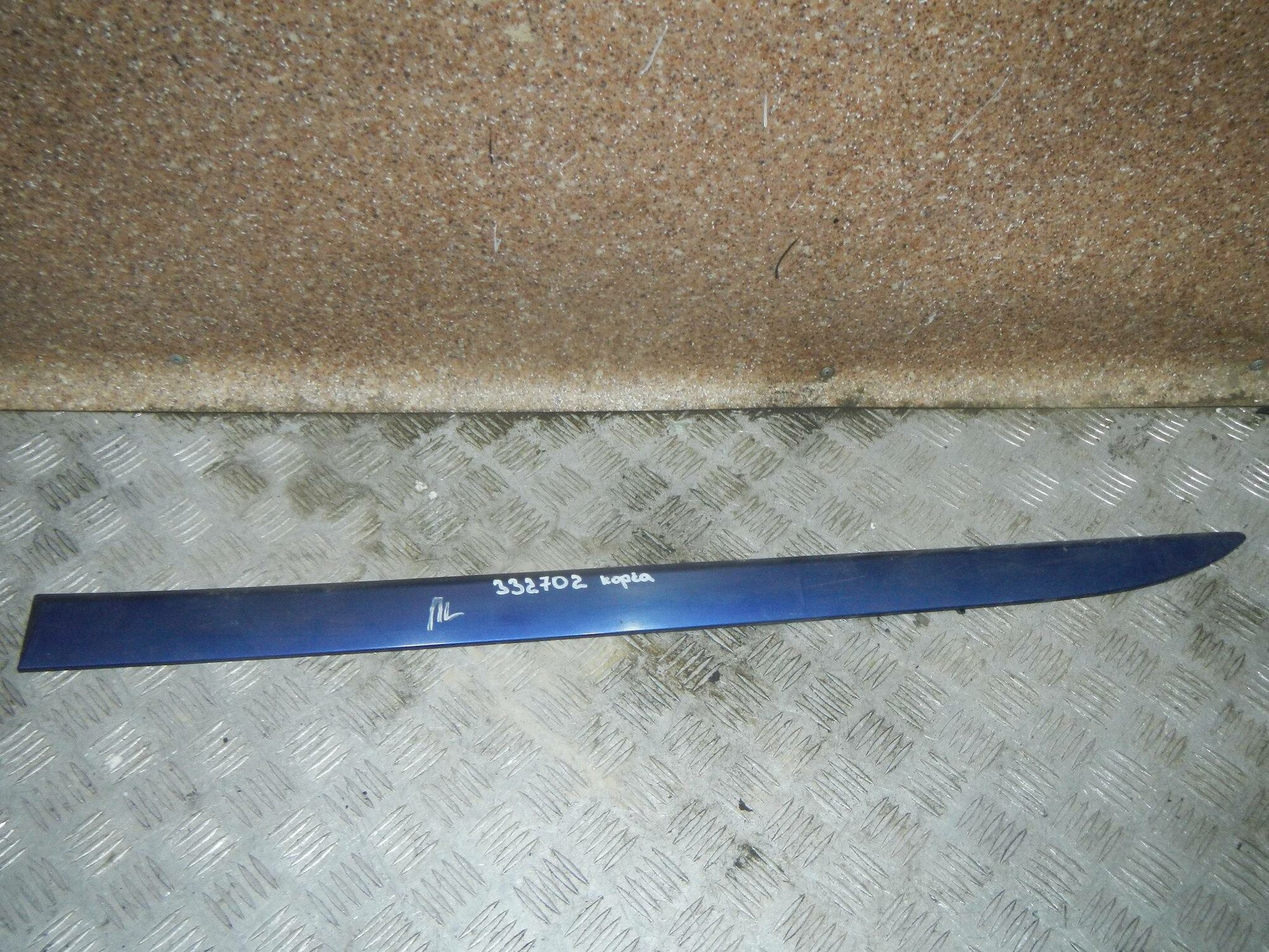 Б/У Молдинг двери передней левой, Opel (Опель)-CORSA D (06-) OPEL CORSA D (06-) Царапины. 332702 GENERAL MOTORS арт. 131...