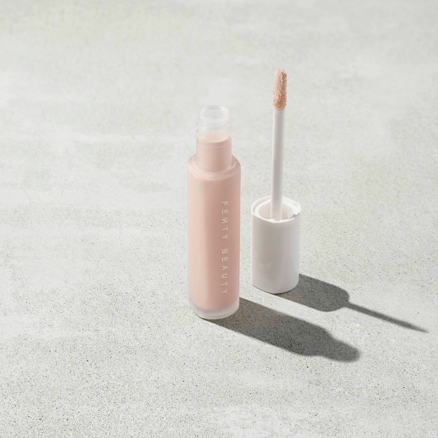 Кремовый стойкий консилер Fenty Beauty PRO FILTR INSTANT RETOUCH CONCEALER - Тон 100