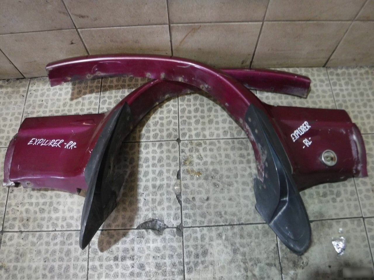 Накладка заднего крыла левого Ford Explorer II (1994—2003) F57D78291C20AEW F57D79291C201AEW