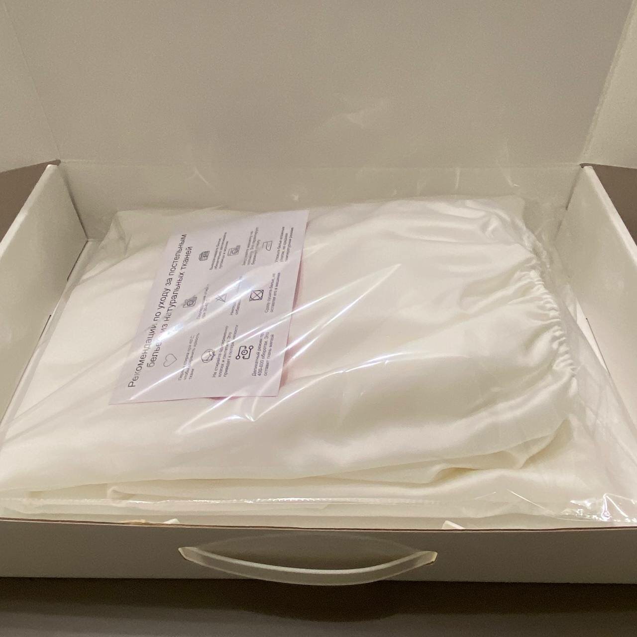 Простыня на резинке200/220/20, Белый, Тенсель.