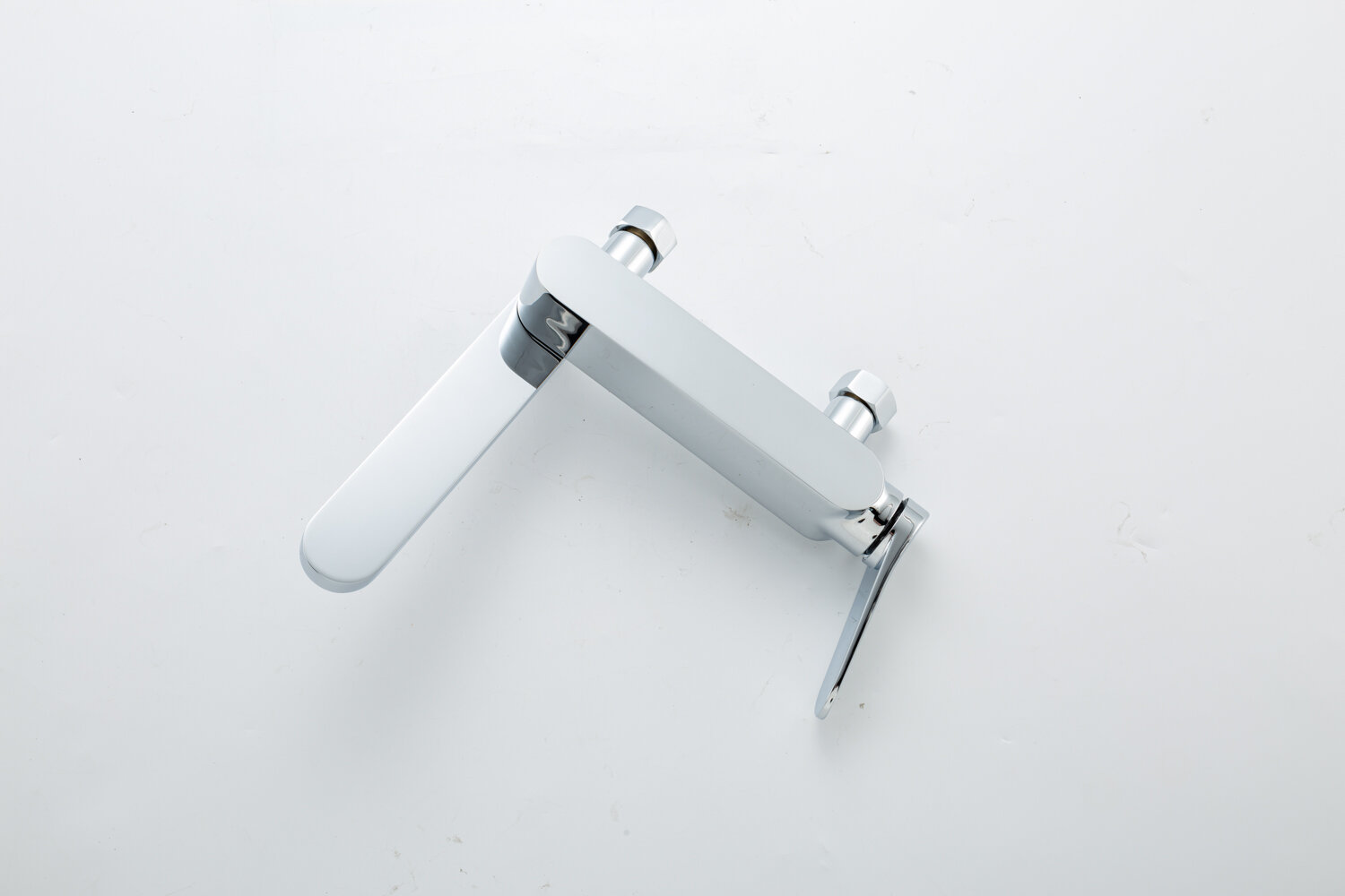 Смеситель для ванны с душевой лейкой Gappo G3210 латунь, цвет хром