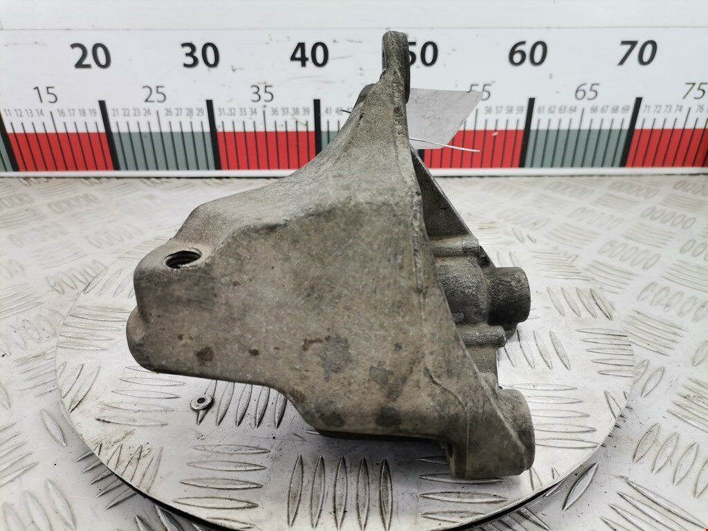 Кронштейн (крепление лапа) двигателя Renault Scenic 2 113320021R арт. 2149739