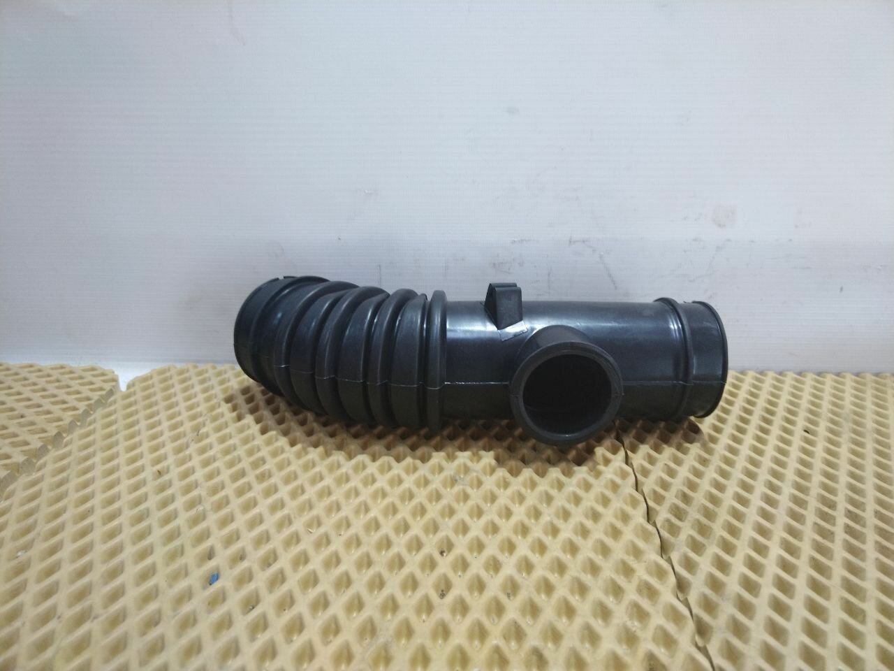 Патрубок воздушный Toyota Corolla AE100 AE104 4a/5a/7AFe