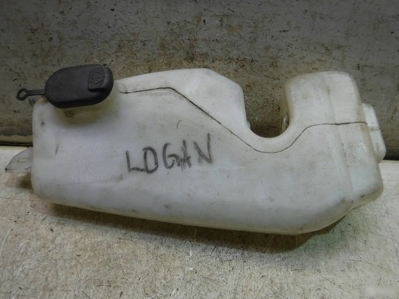 Бачок омывателя лобового стекла Renault Logan I 8200609549