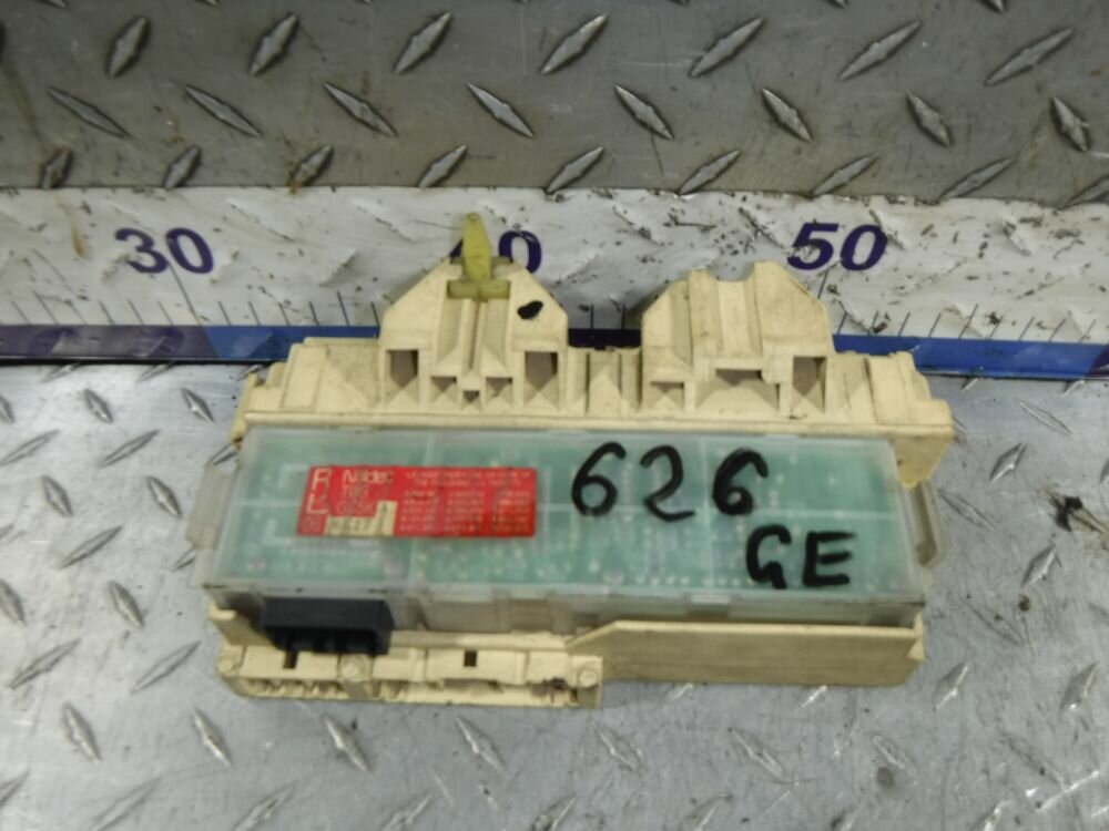 Блок предохранителей Mazda 626 GE GA5R66730