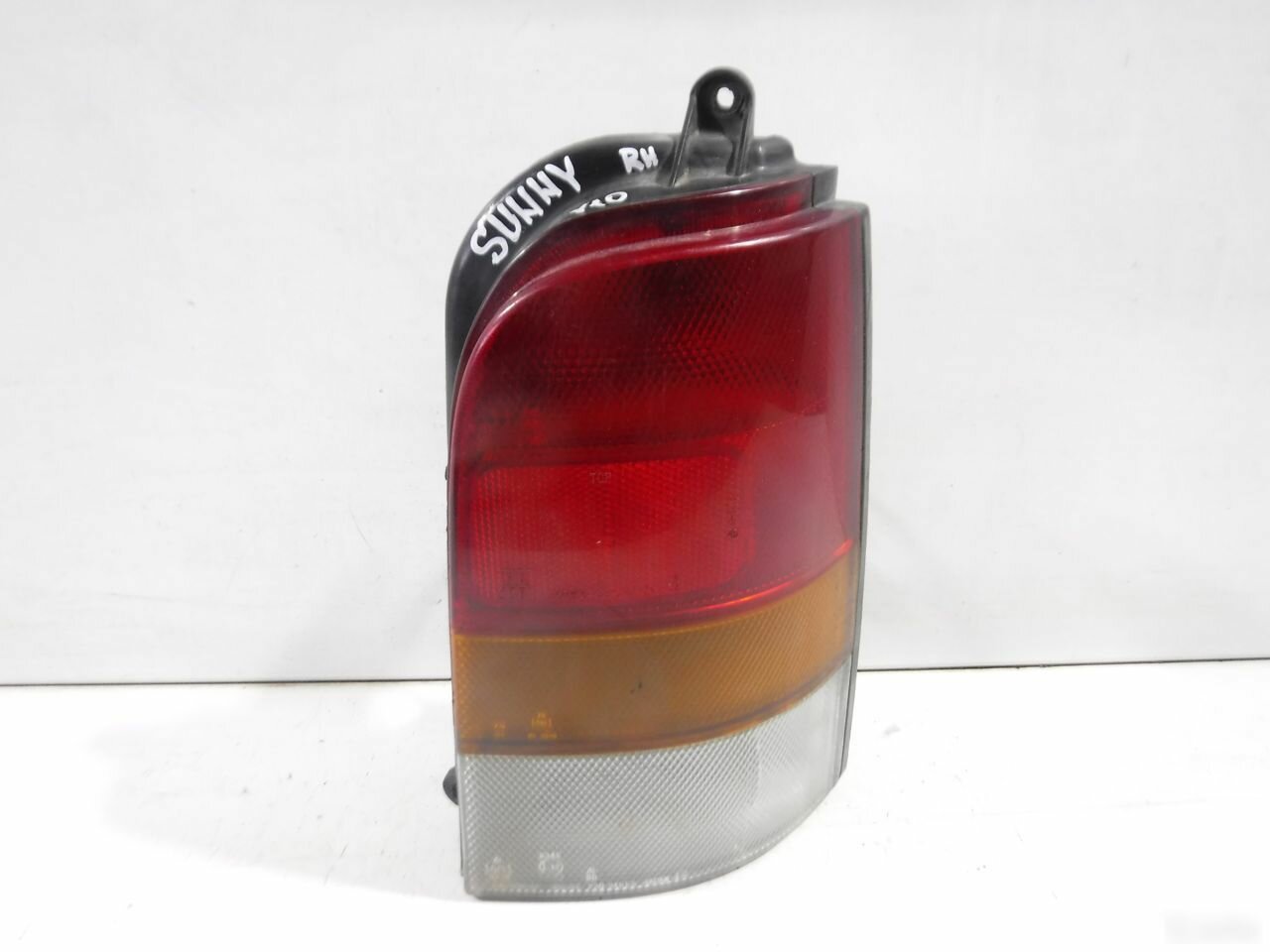 Фонарь задний правый Nissan Sunny Y10 (1990—2000) 2655075R00