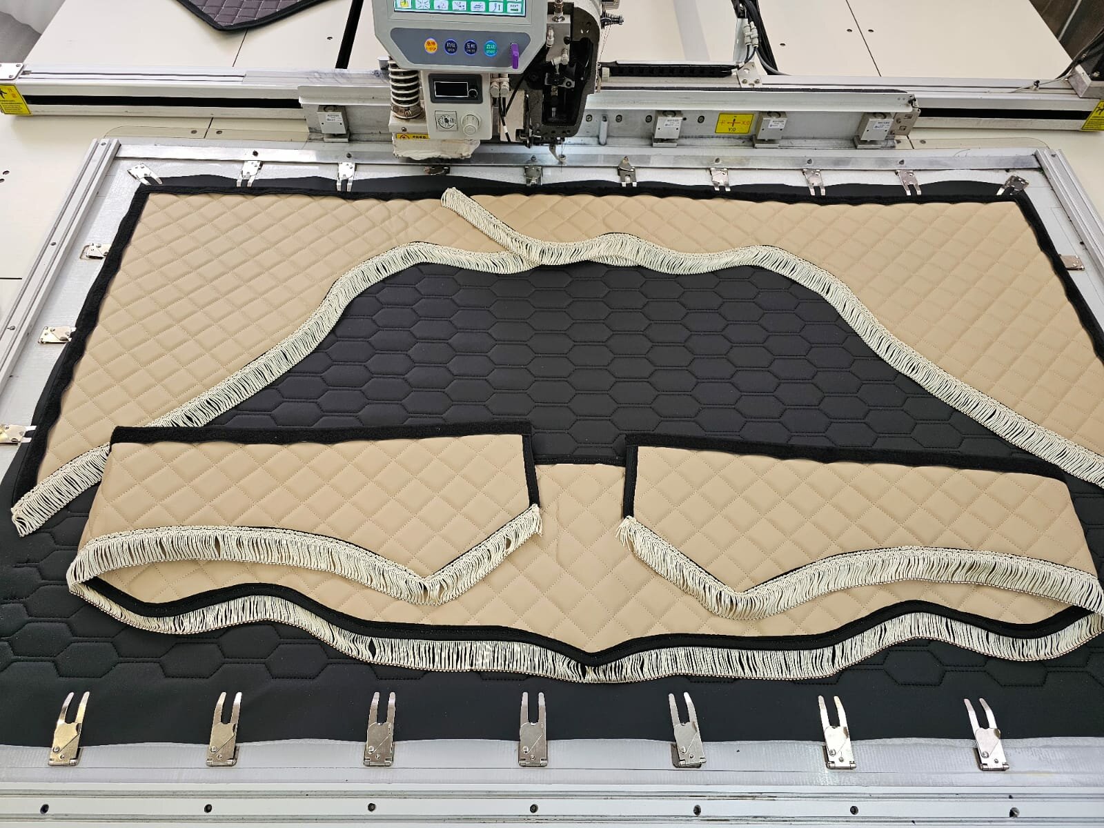 Комплект Ламбрекены/шторы для грузовых машин MAN, DAF, VOLVO, RENAULT, Mercedes-Benz, SCANIA, FOTON, SITRAK, SHACMAN, FAW, камаz, DONGFENG, SANY, IVECO, MAЗ, FREIGHTLINER