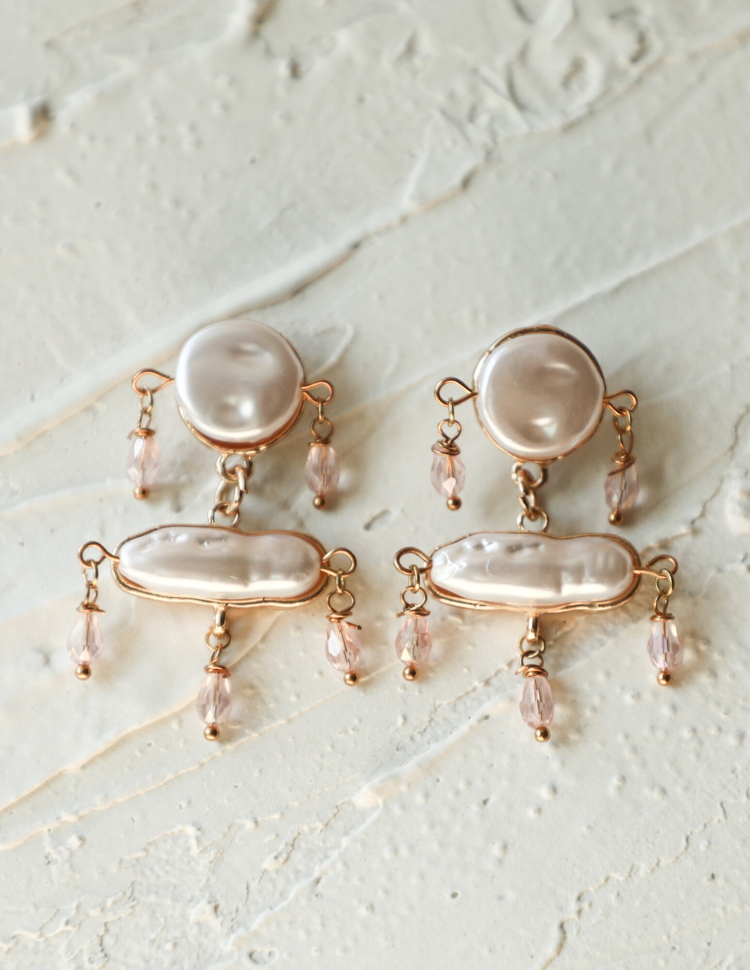 Серьги с подвесками, акрил, стекло