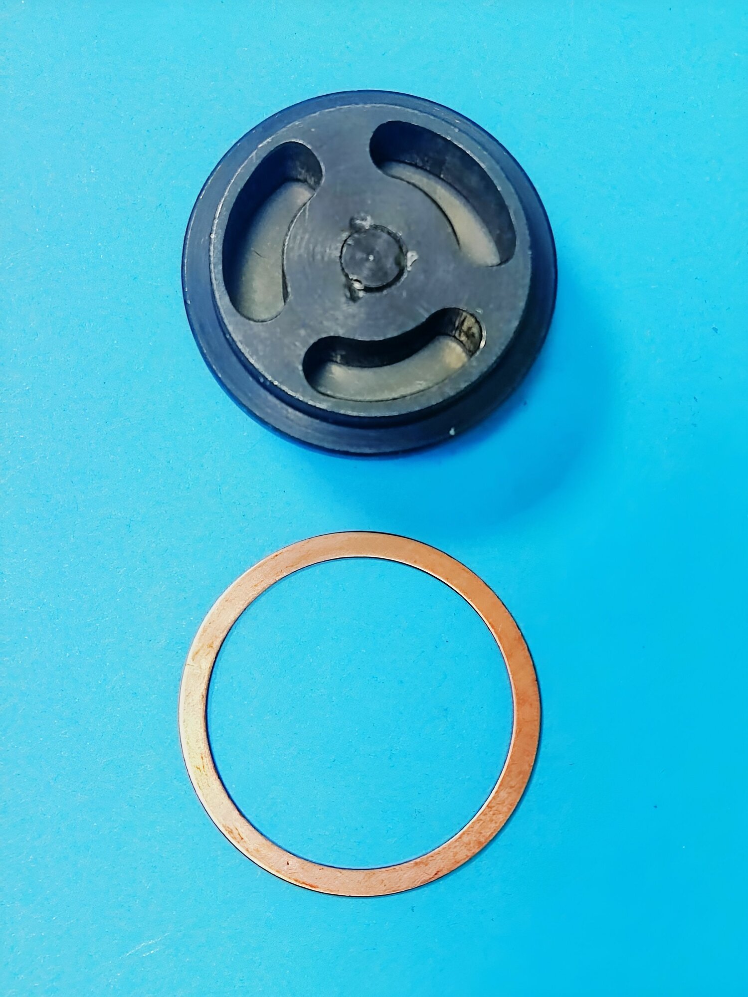 Клапан в комплекте для компрессора LT100, 21124012 с шайбой 11122004 ремеза