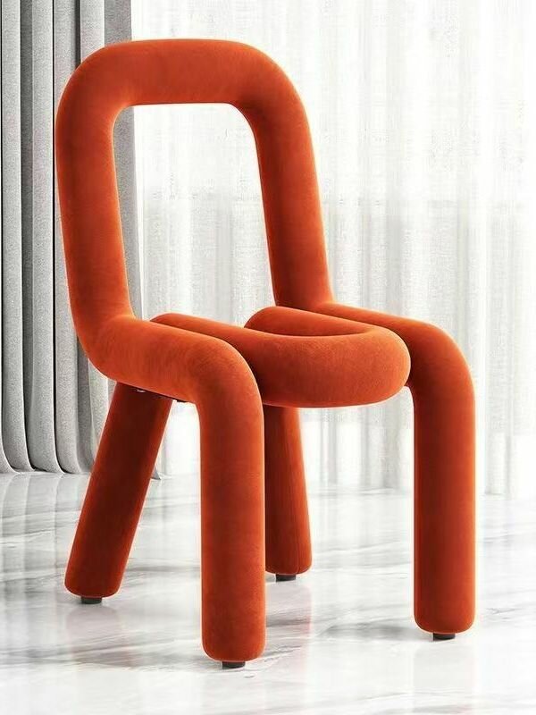 Бархатное кресло особой формы