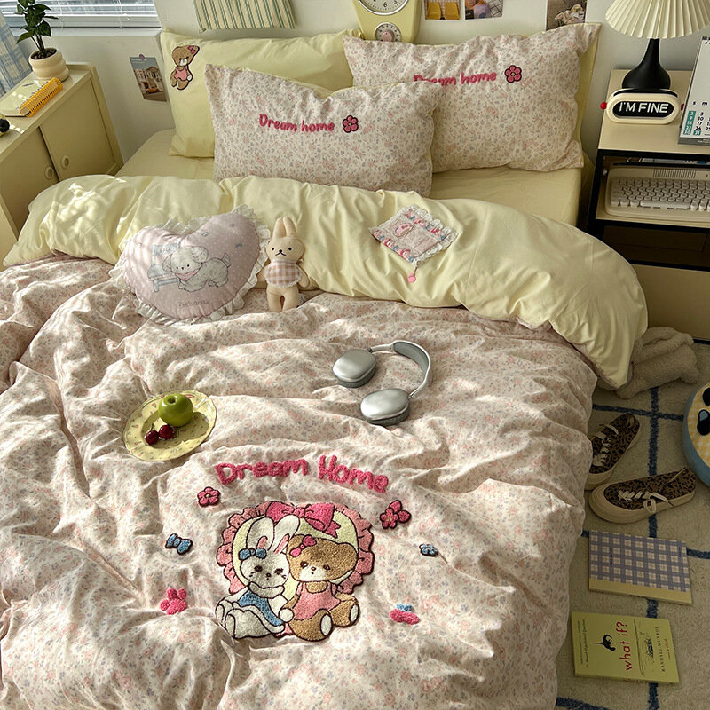 Комплект постельного белья из четырех предметов, вышитый на полотенце из хлопка класса А, новый стиль 2025 года, в горошек с рисунком из мультфильмов, простыня для учениц, пододеяльник, постельное белье,200*230cm