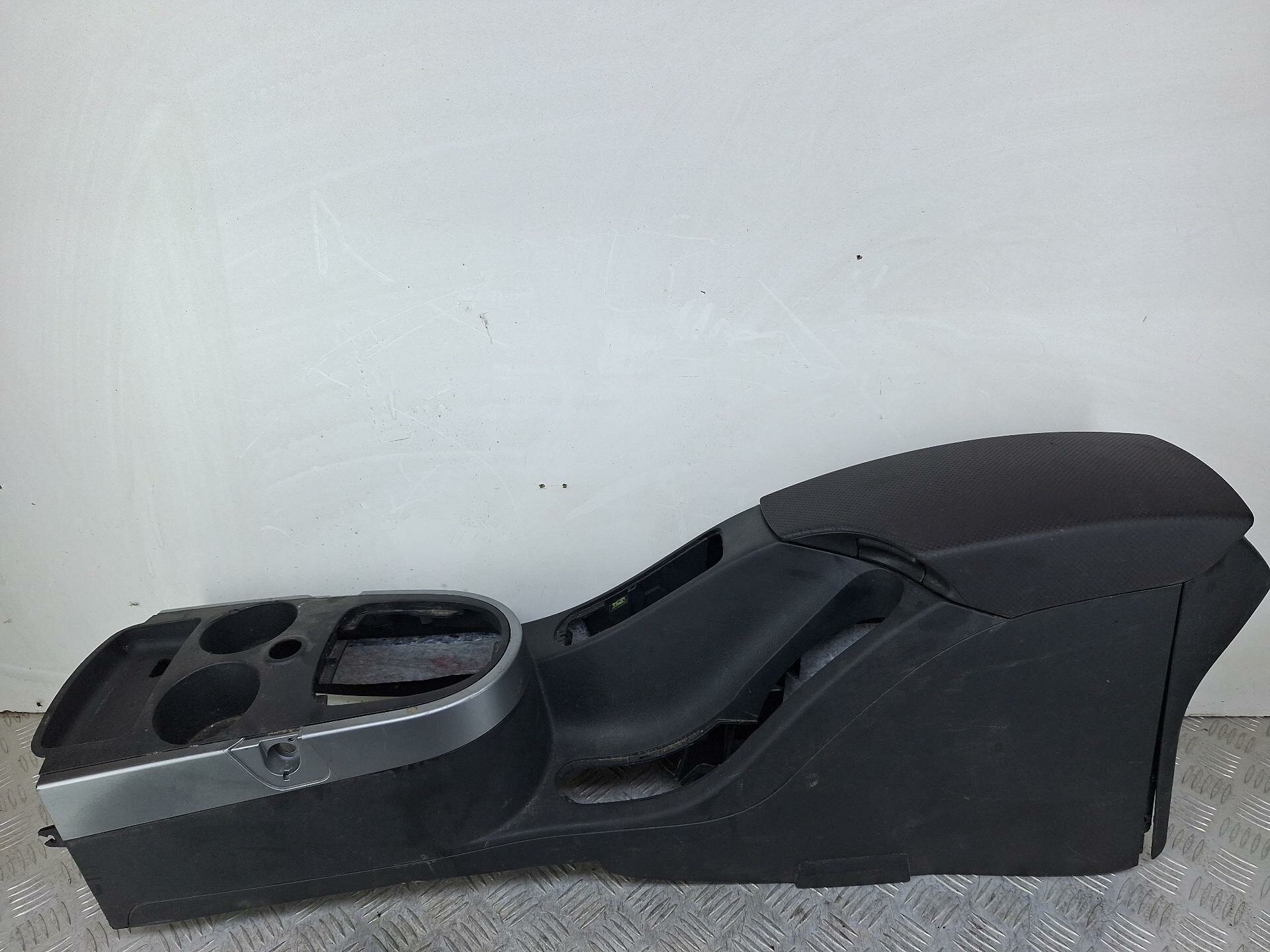 Центральный подлокотник SEAT Altea 1 рест. 5P 2012 5P0864251D