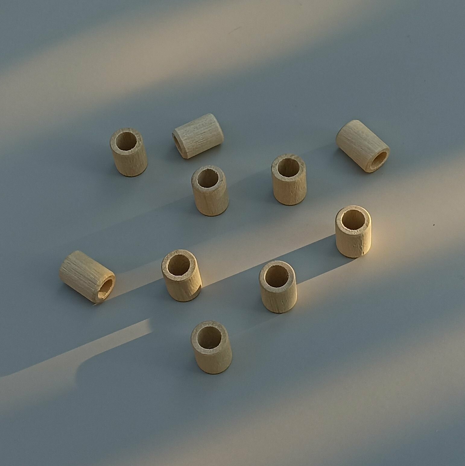 Деревянные рамные пробки диаметр 10 мм длина 14 мм сквозное отверстие 6,35 мм, граб, MEYNE Germany, для ремонта пианино и роялей