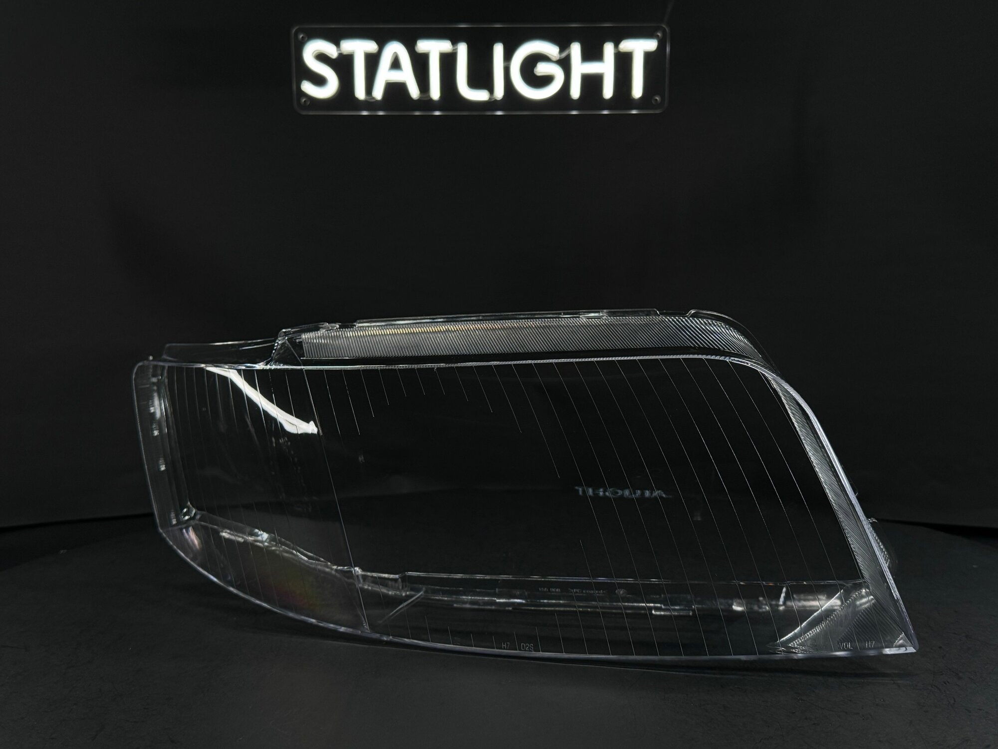 Правое стекло фары для Audi A6 C5 2001-2005