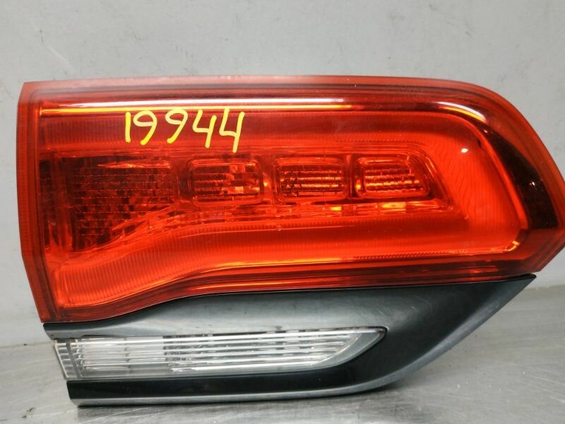 Фонарь задний левый Jeep Grand Cherokee WK2 Б/У с пробегом