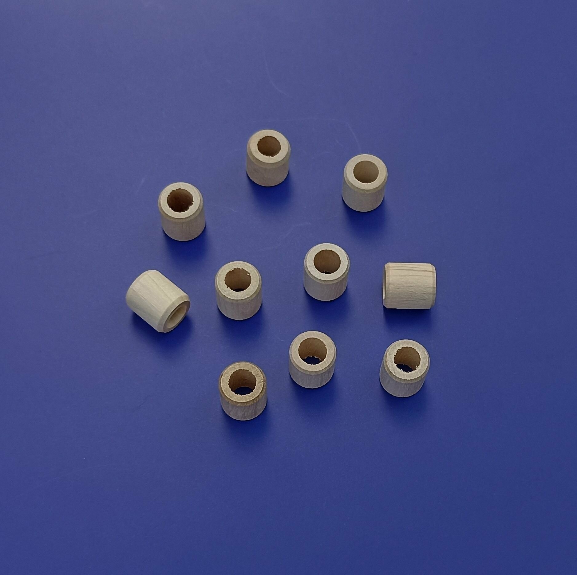 Деревянные рамные пробки диаметр 11 мм длина 12 мм сквозное отверстие 6,35 мм, граб, MEYNE Germany, для ремонта пианино и роялей