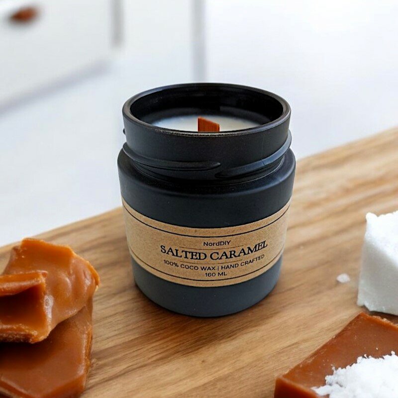 Свеча ароматическая из кокосового воска Соленая Карамель с деревянным фитилём 160 мл