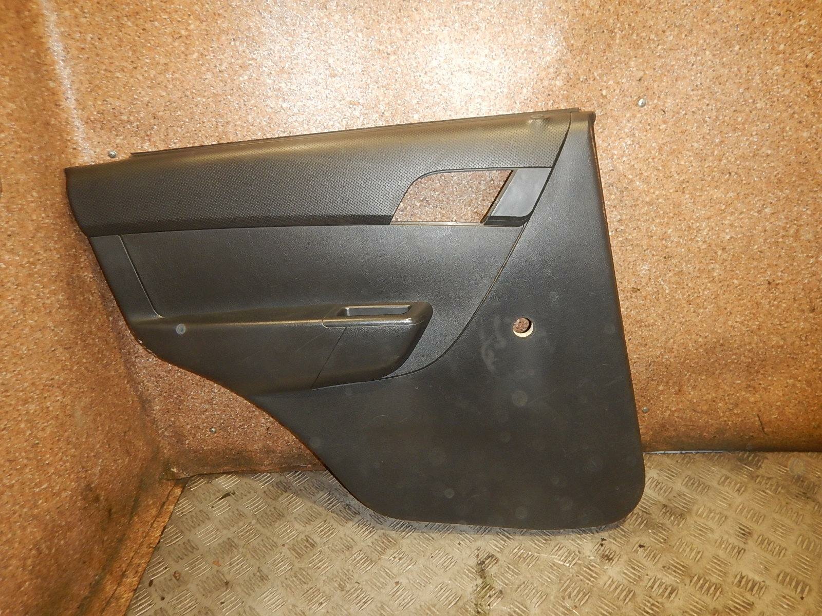 Б/У Обшивка двери задней левой, Chevrolet (Шевроле)-AVEO T255 H/B (08-) CHEVROLET AVEO T255 H/B (08-) Грязная, под мех. ...