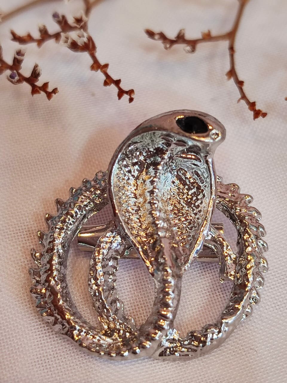 Брошь, стразы