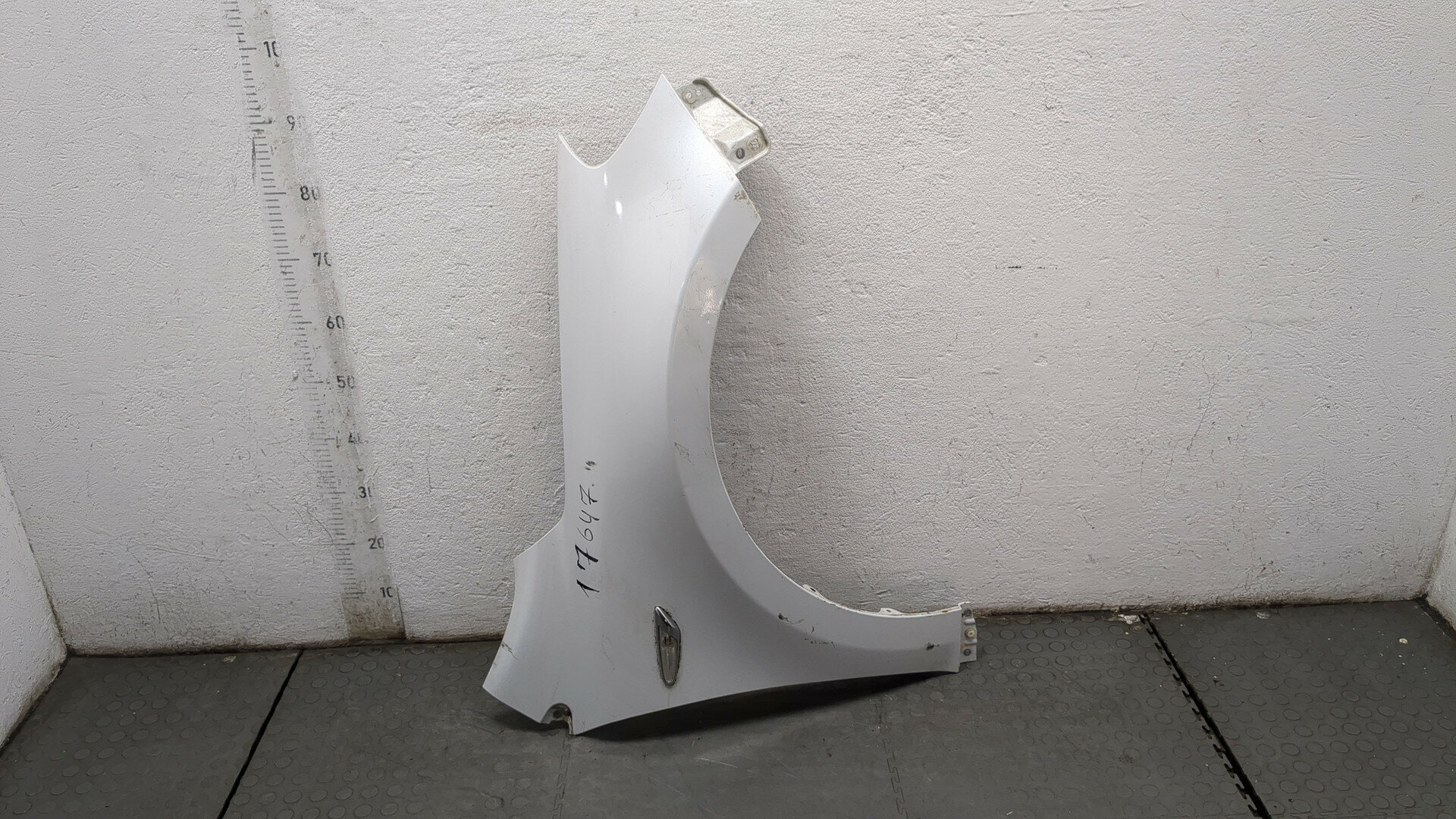 Крыло правое переднее Suzuki Kizashi Б/У