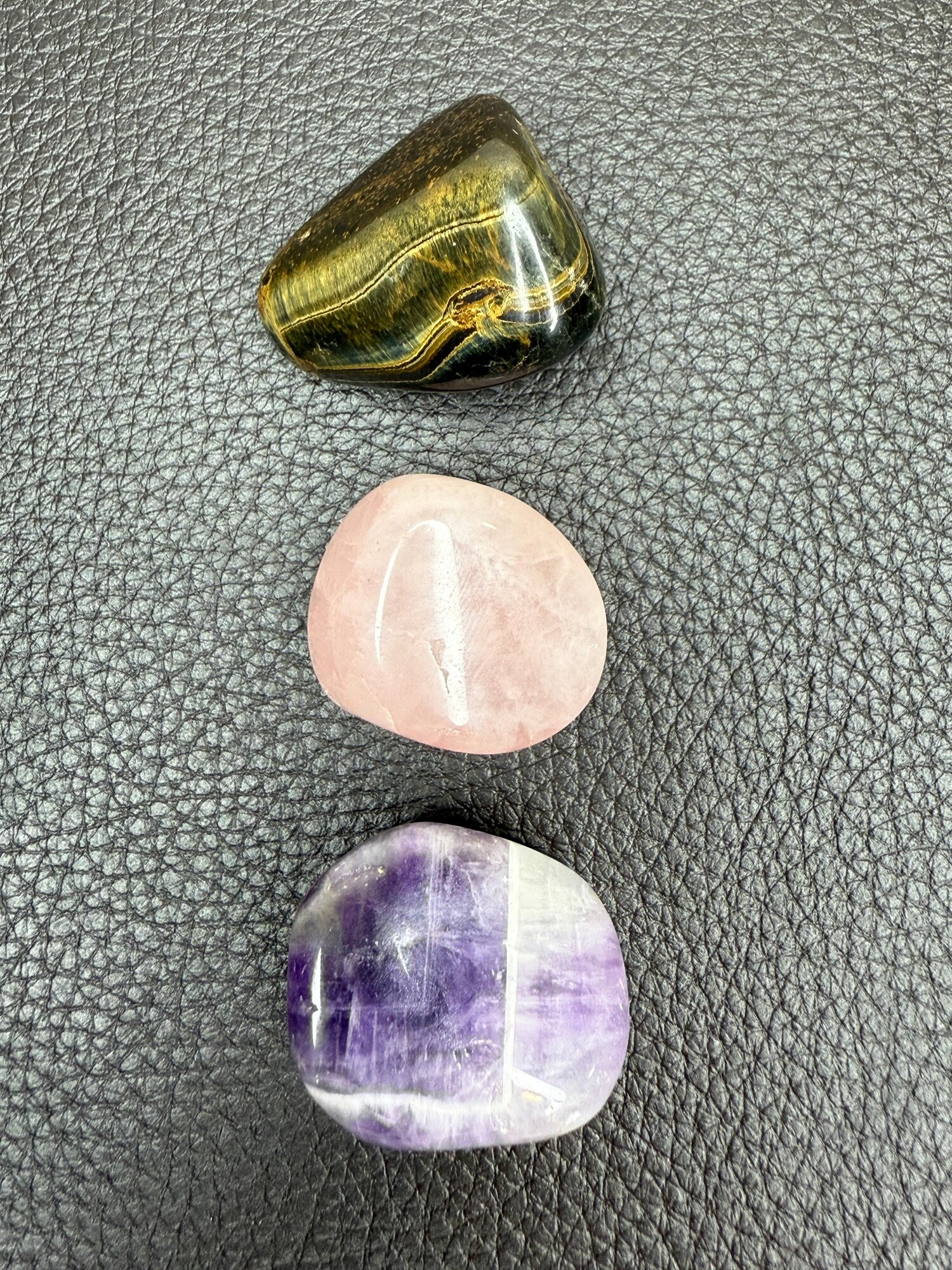 Лот из 3 минералов: розовый кварц, аметист, тигрово-соколиный глаз, 61 гр