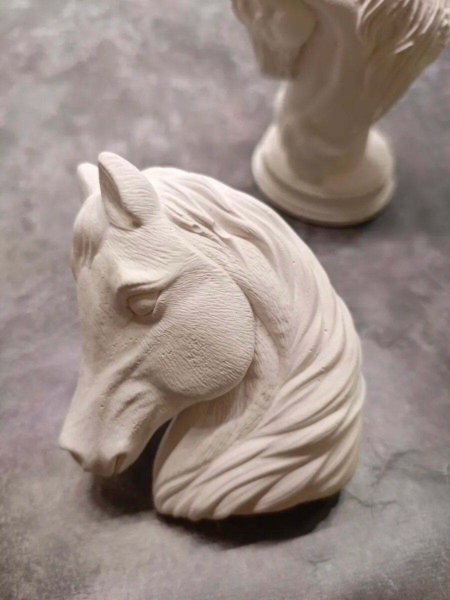 Лошадь ароматизатор в машину на дефлектор