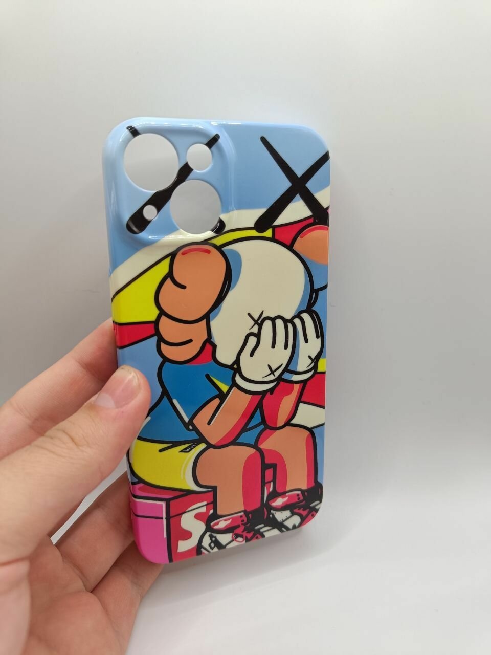 Защитный чехол с принтом KAWS для iPhone 14